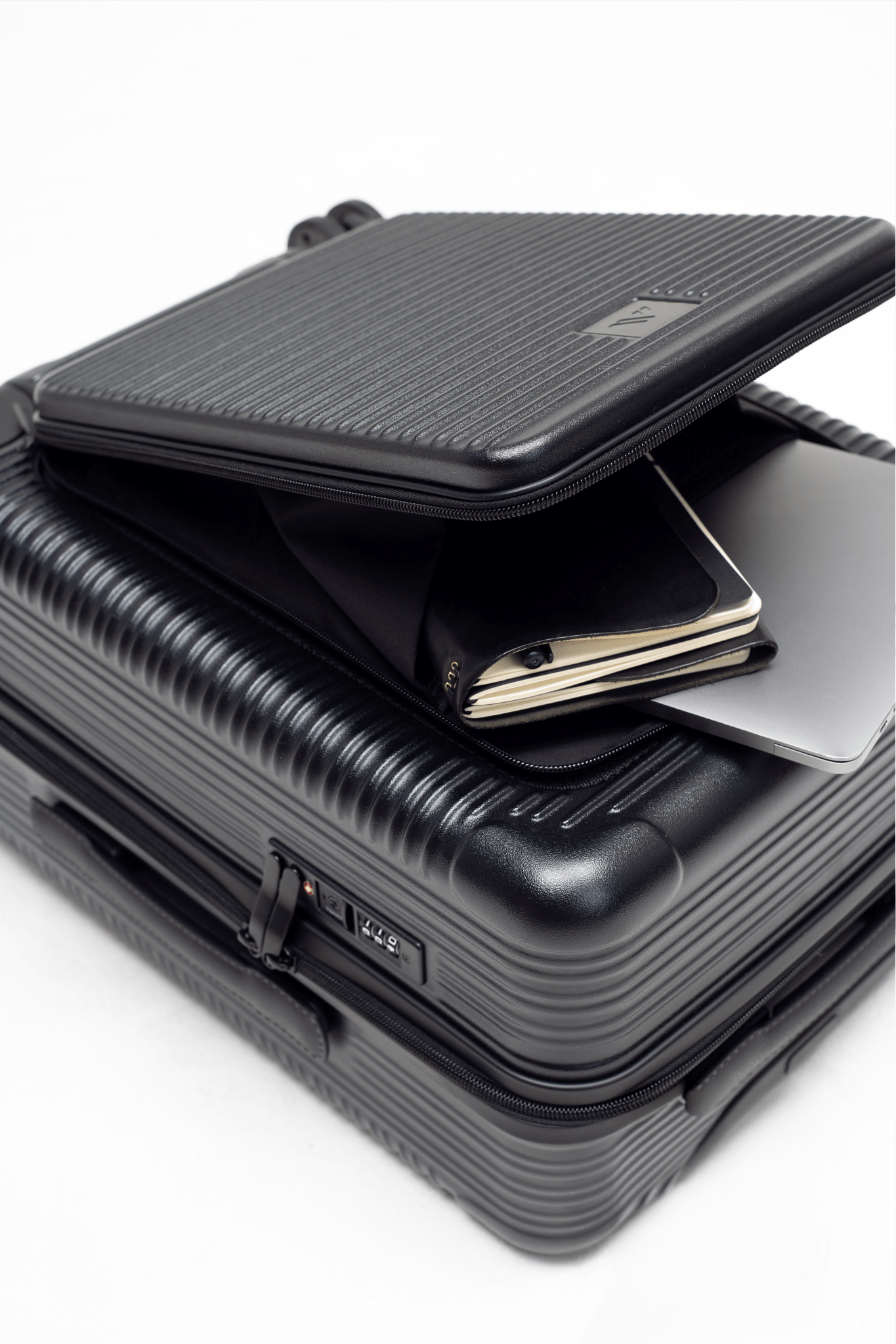 AIDAN | The Worlds Most Advanced Luggage & Suitcases – AIDAN Australia